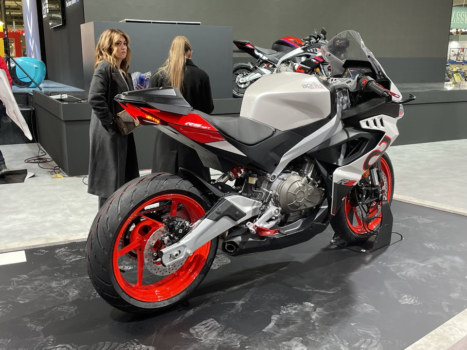 En direct du Salon de Milan 2023 - Aprilia RS 457 : baby RSV 4