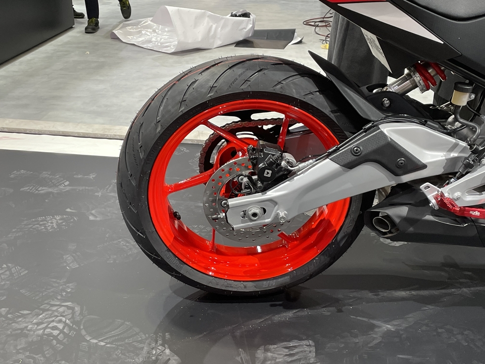 En direct du Salon de Milan 2023 - Aprilia RS 457 : baby RSV 4