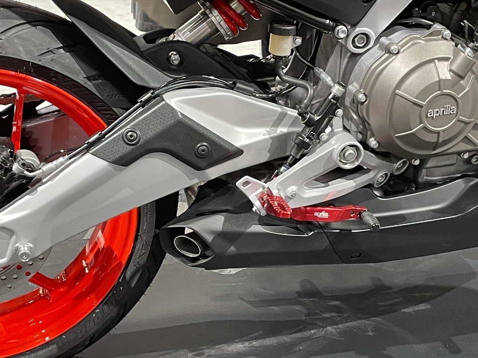 En direct du Salon de Milan 2023 - Aprilia RS 457 : baby RSV 4