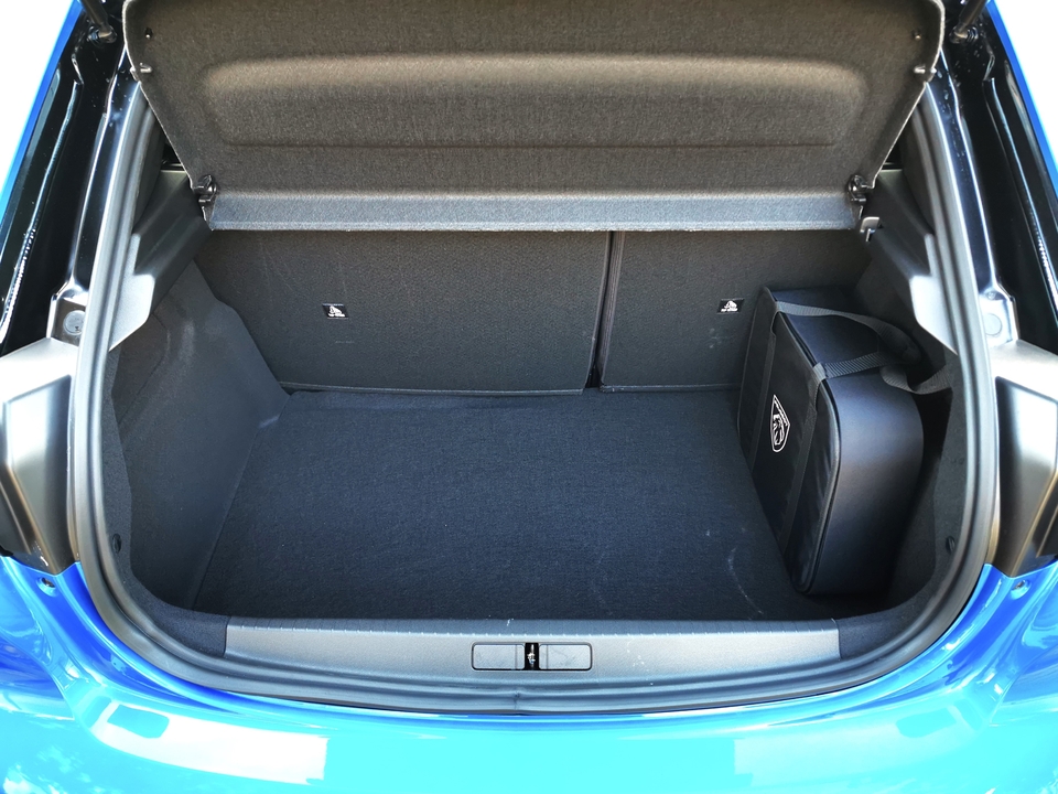 Essai vidéo - Peugeot 208 restylée (2023) : elle veut reprendre le ...