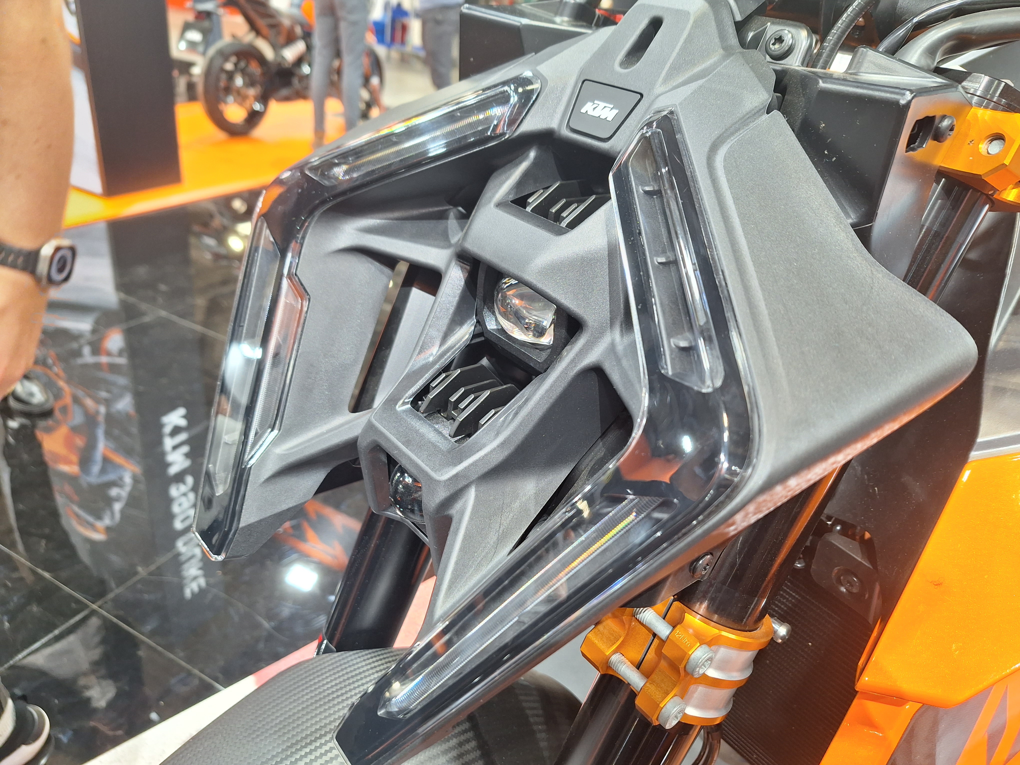En direct de Milan : KTM présente sa nouvelle 990 Duke