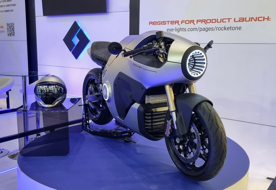 La moto électrique française Eyelights Rocket One cartonne à Milan