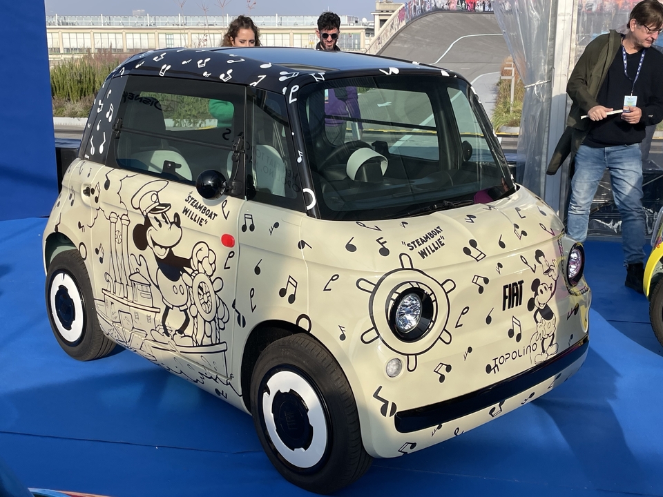 Présentation vidéo - Des Fiat Topolino complètement "Mickey"