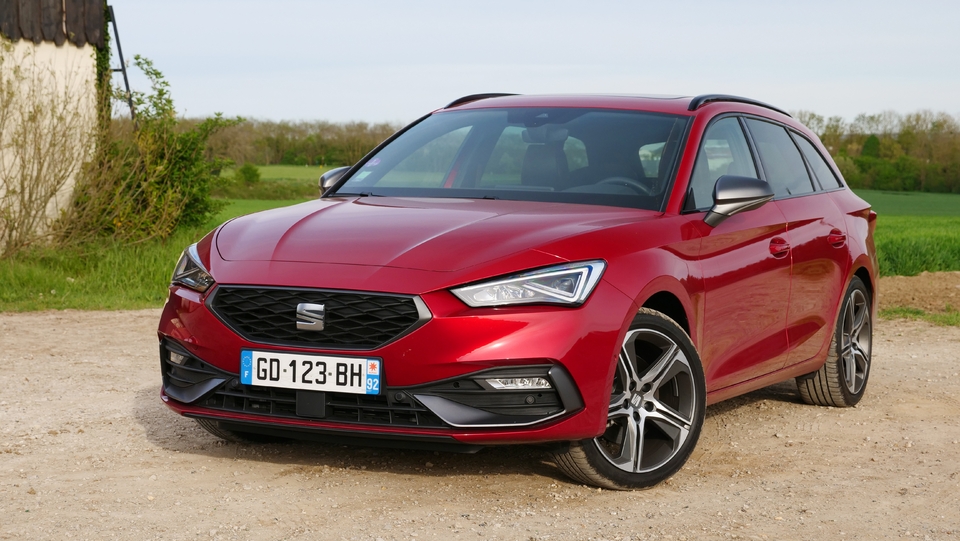 Comparatif vidéo - Peugeot 308 SW vs Seat Leon ST : les breaks voient rouge