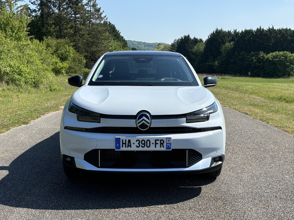 La Citroën C4 X restylée demeure une offre (presque) unique