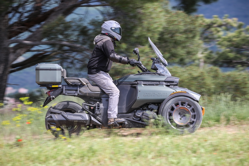 Le Can Am Canyon est un trois roues pour mille et un chemins