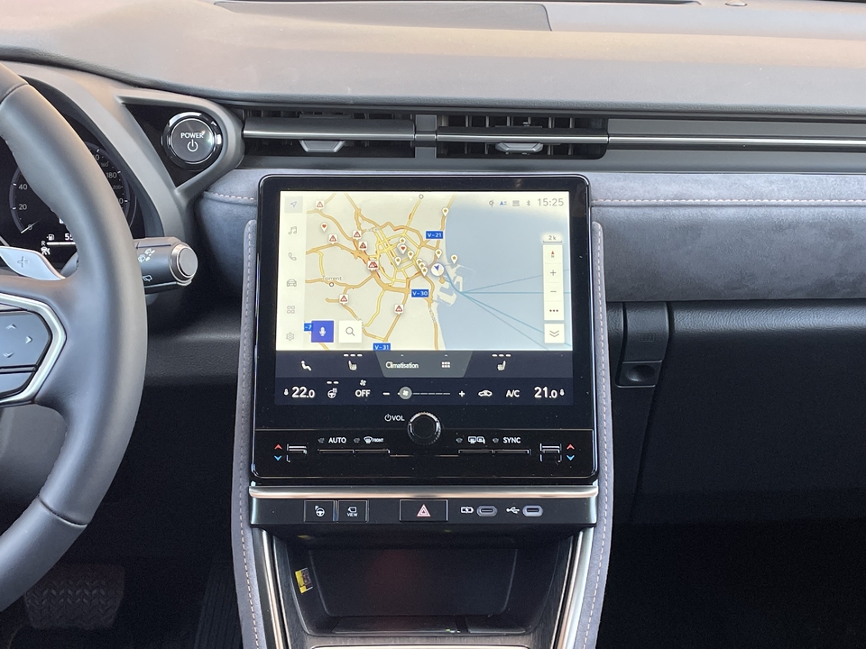 Essai video - Lexus LBX (2024) : attention au petit