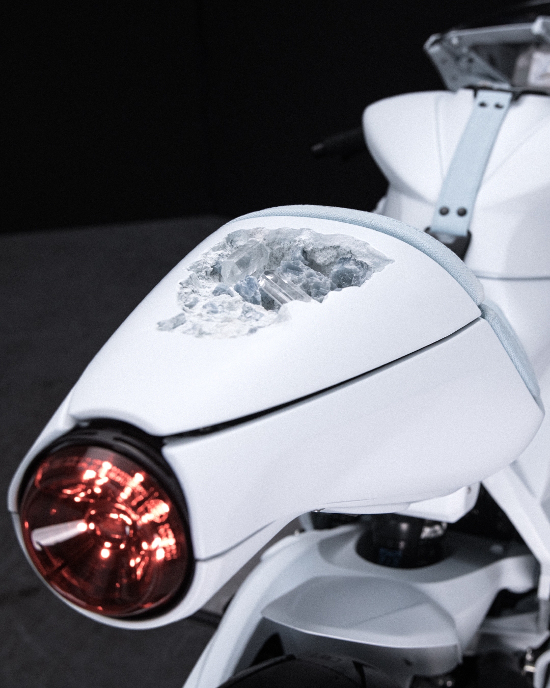 Daniel Arsham déstructure la MV Agusta 800 Superveloce