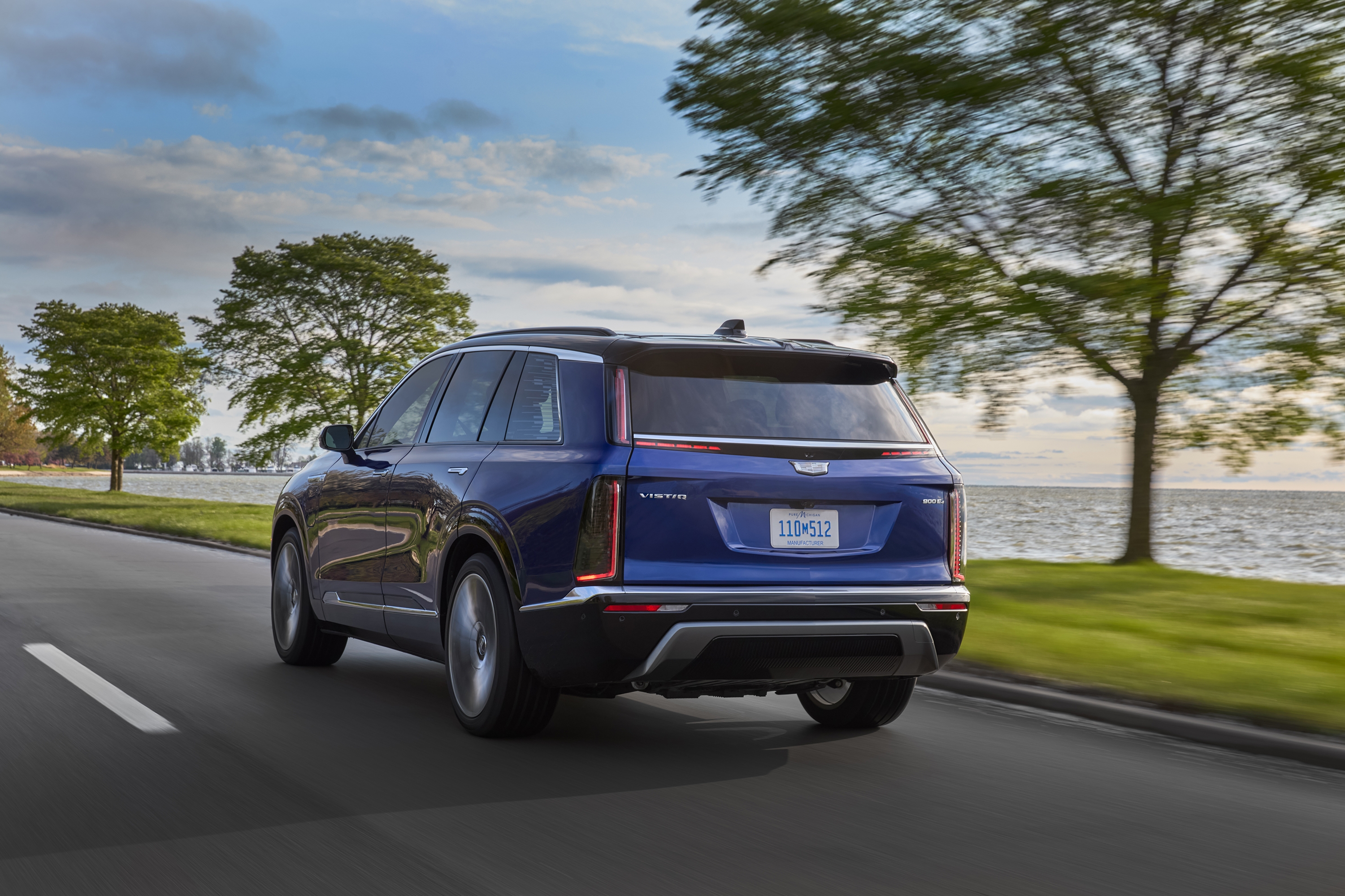 Cadillac envoie du lourd avec la commercialisation en France de son SUV ...