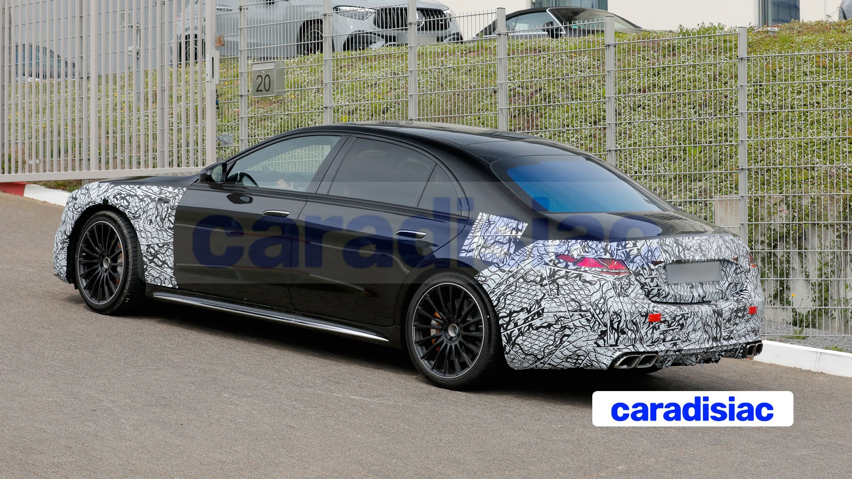 Le restylage de la Mercedes-AMG S63 va attendre le début de l’année ...