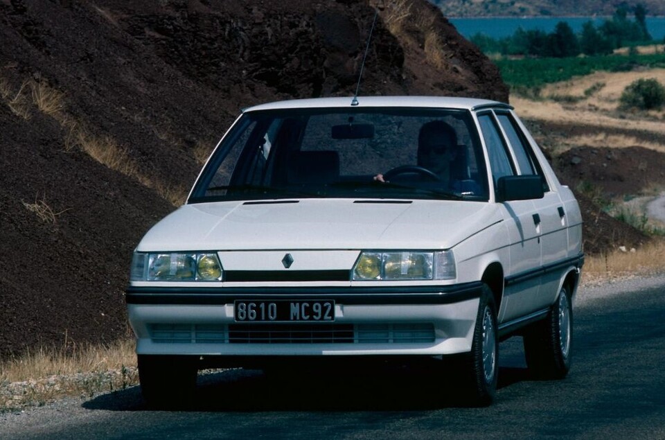 Renault 11 TXE vs VW Golf GL 1.8, les compactes chics des 80s s ...