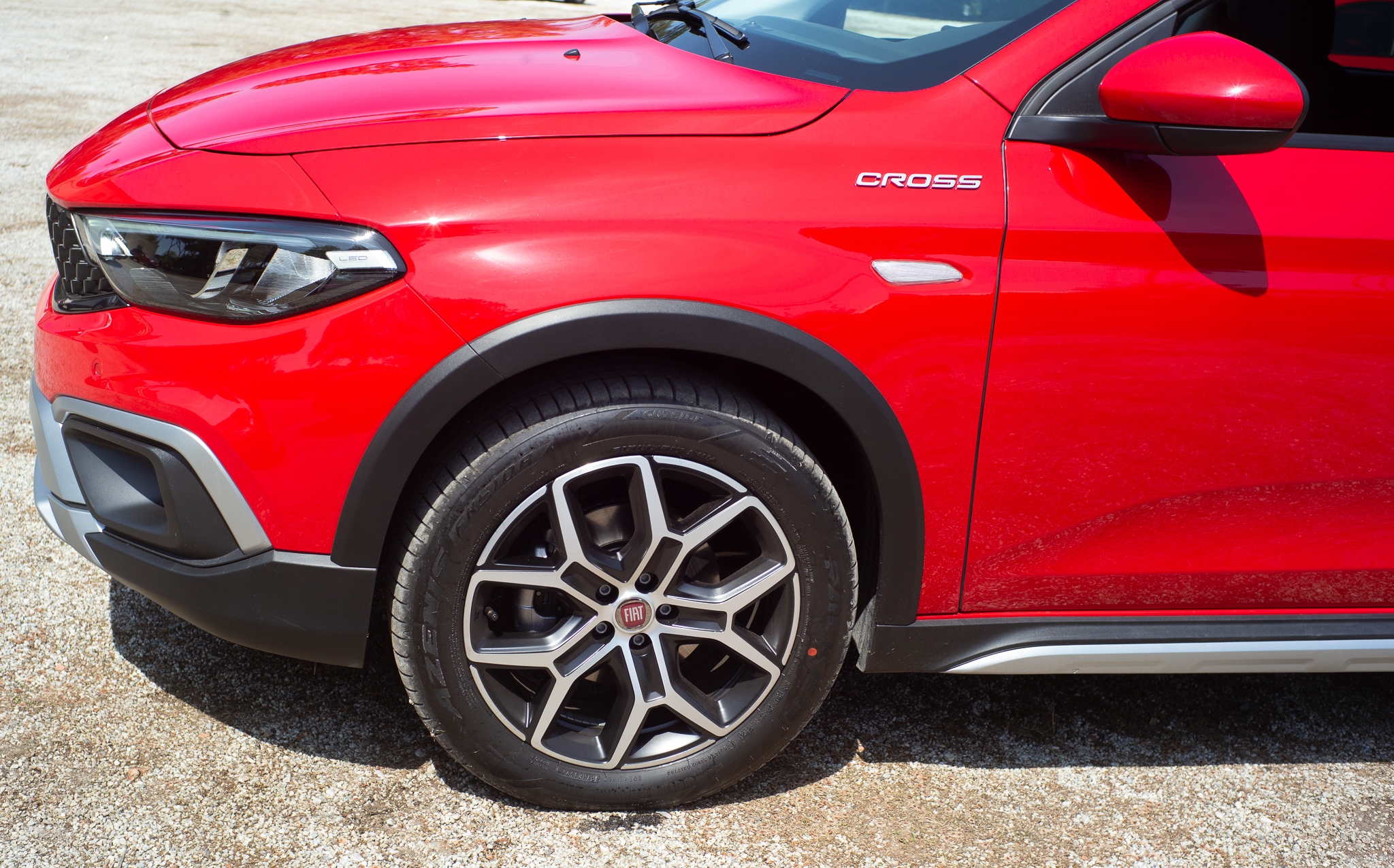 Essai - Fiat Tipo Cross hybrid (2022) : la voiture essentielle a perdu ...