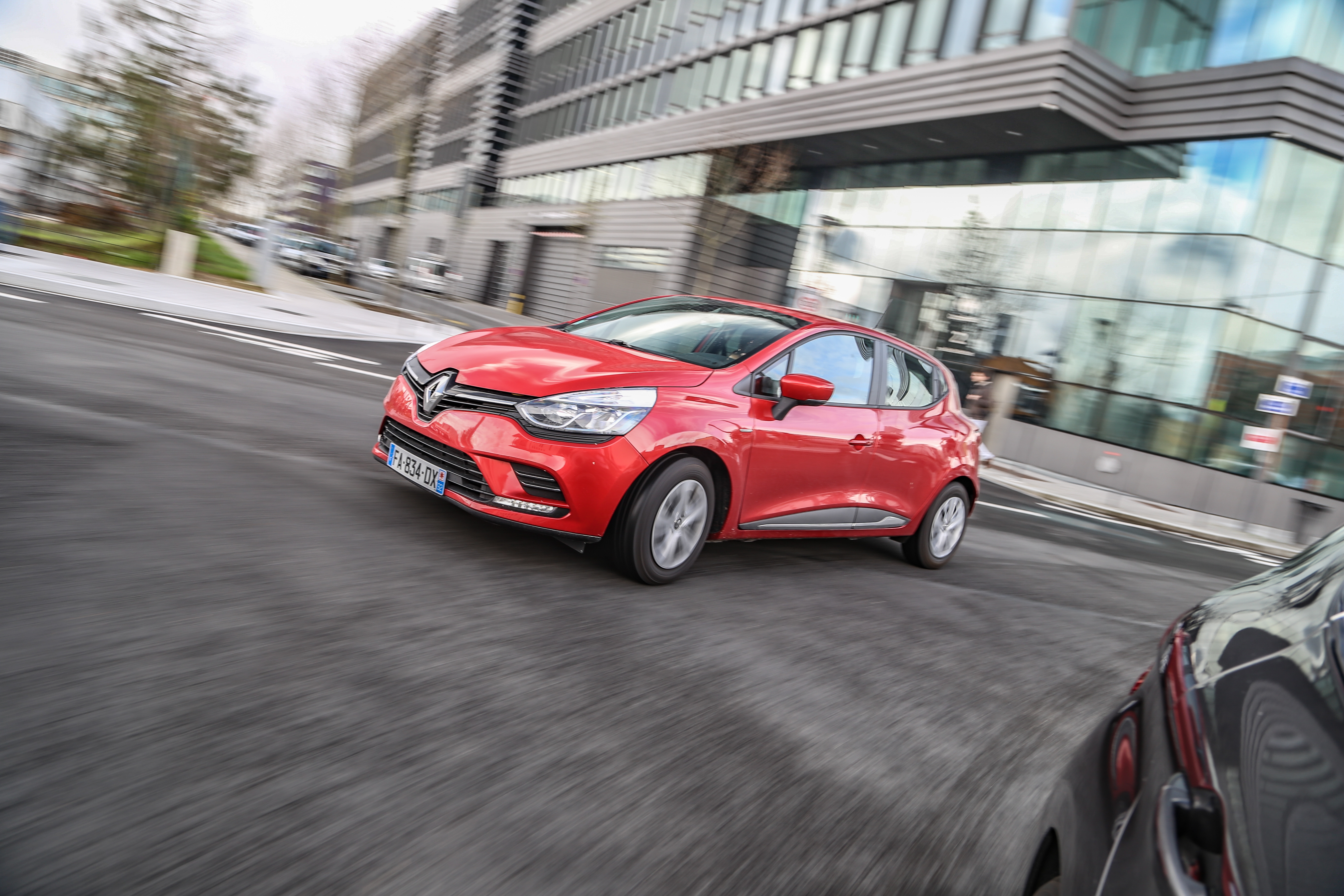 Comparatif – Peugeot 208 VS Renault Clio : un dernier pour la route ...