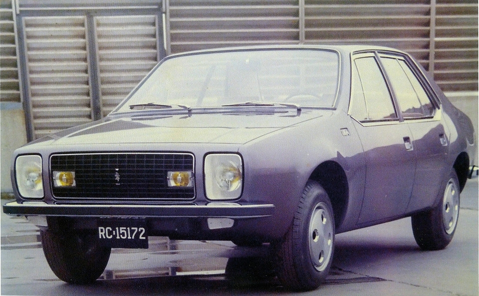 La R40, le haut de gamme tué dans l’œuf par Renault
