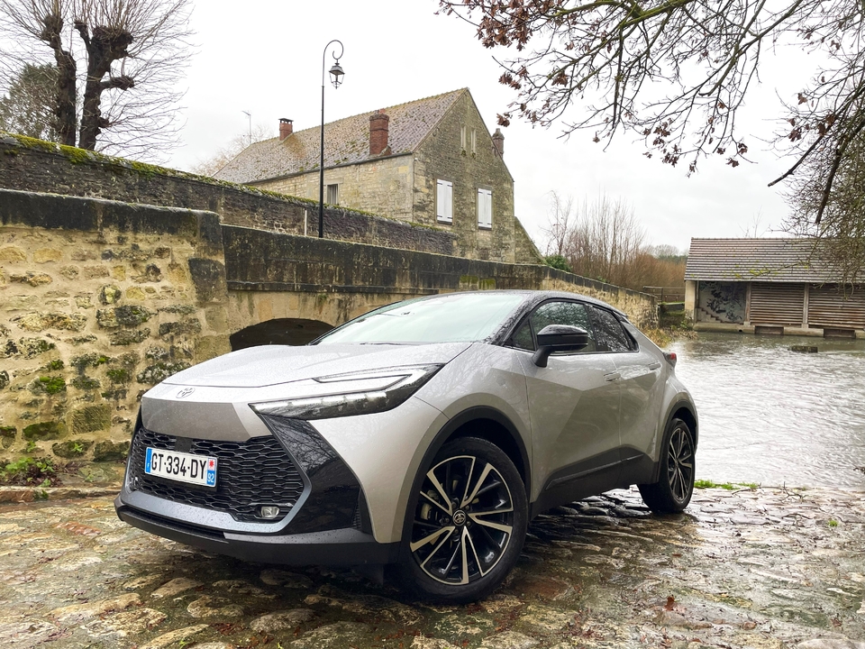 Essai - Toyota C-HR Hybride 200 2WD (2024) : sport économique