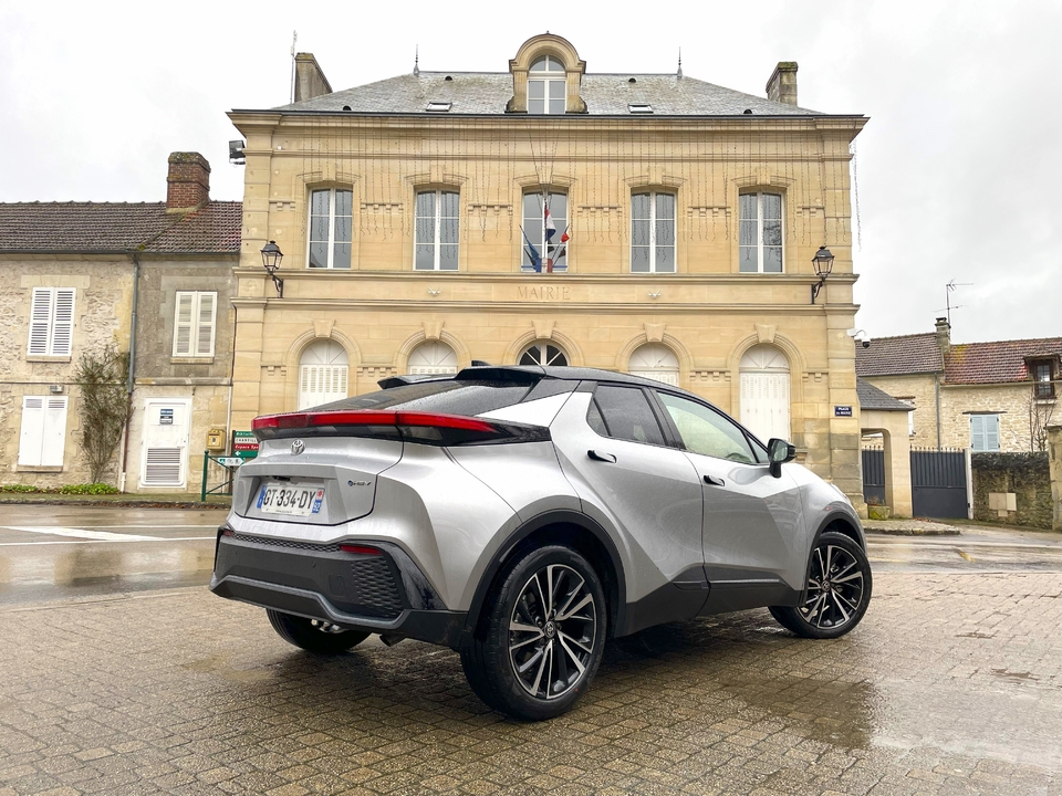 Essai - Toyota C-HR Hybride 200 2WD (2024) : sport économique ? - Page 4