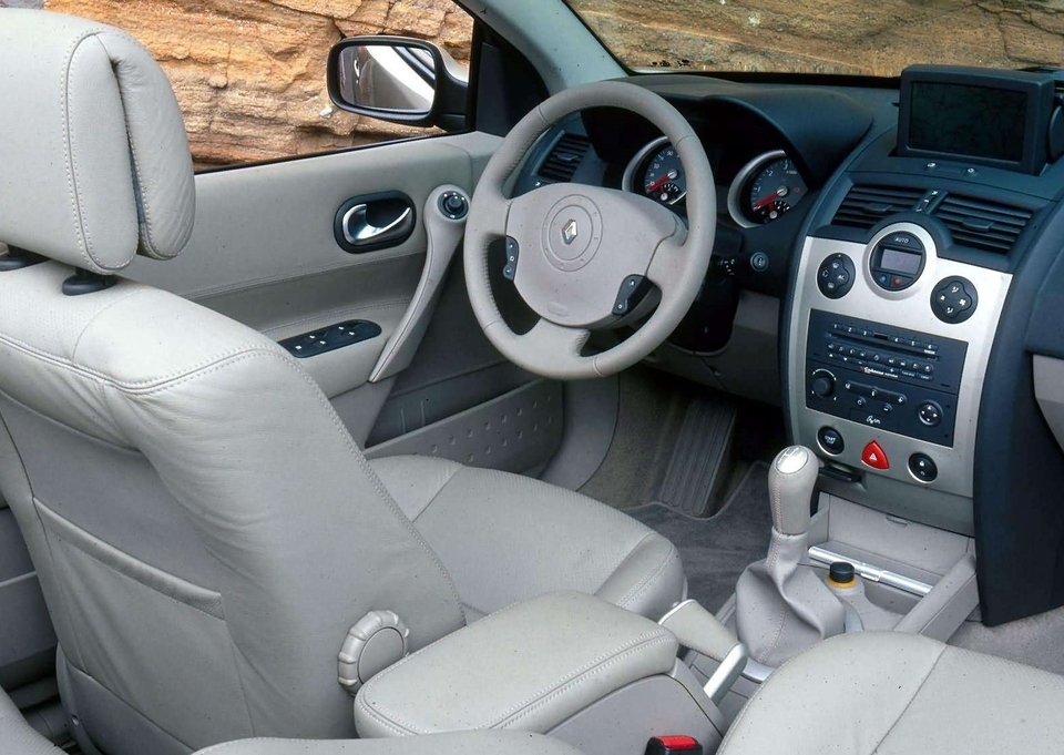 Renault Mégane II CC (2003 – 2009), cubisme et plein ciel, dès 2 500