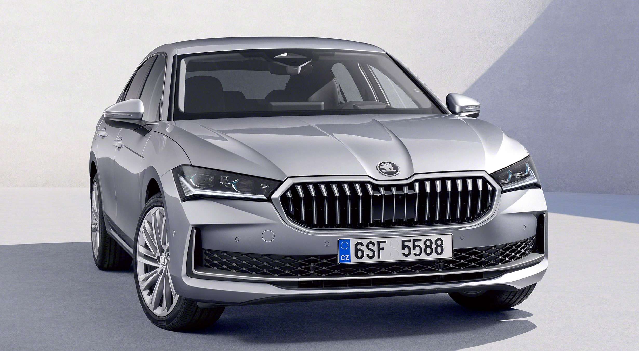Nouveautés 2024 – Grandes berlines : la Skoda Superb vise haut tandis ...