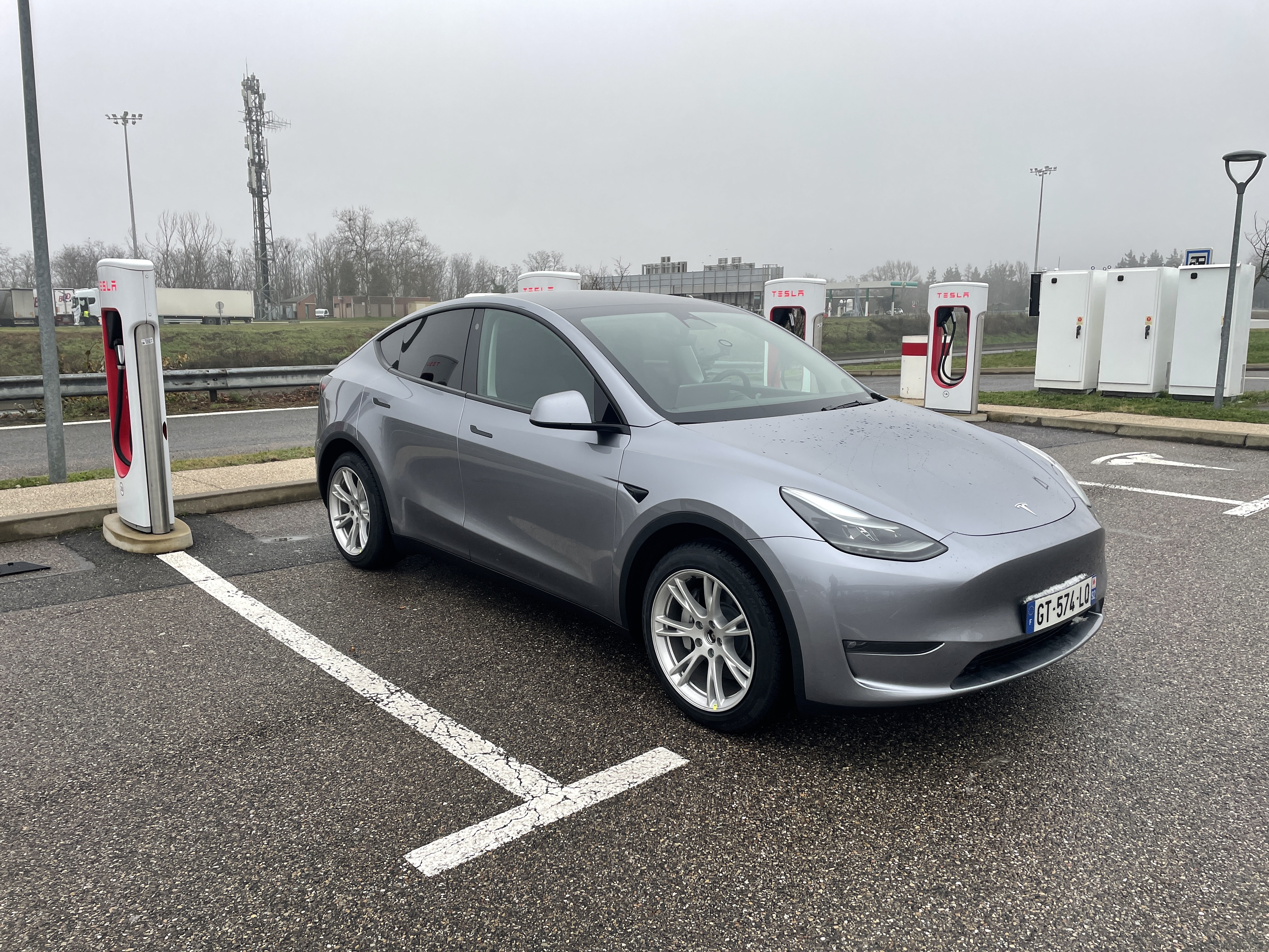 En Tesla Model Y à Val Thorens : tout schuss