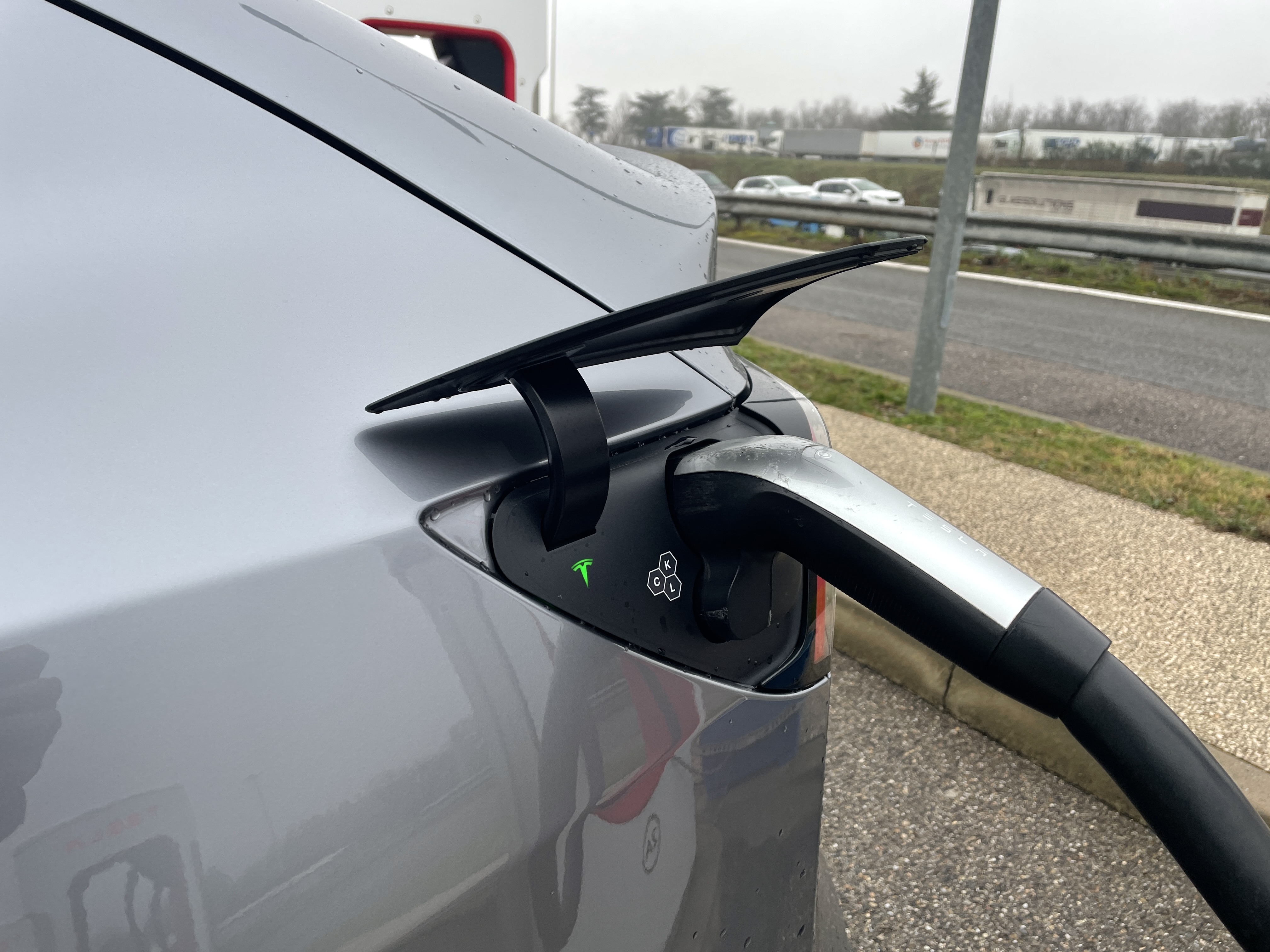 En Tesla Model Y à Val Thorens : tout schuss