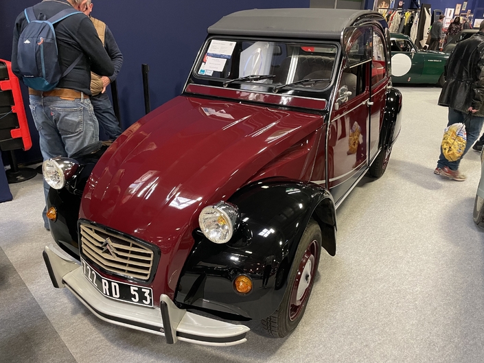 Rétromobile 2024 : la Citroën 2CV vaut-elle désormais 50 000€