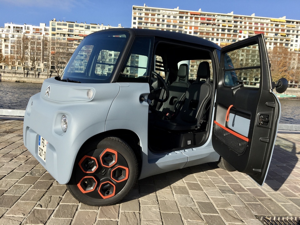 Comparatif - Citroën AMI vs Renault Twizy 45 : une guerre sans merci et ...