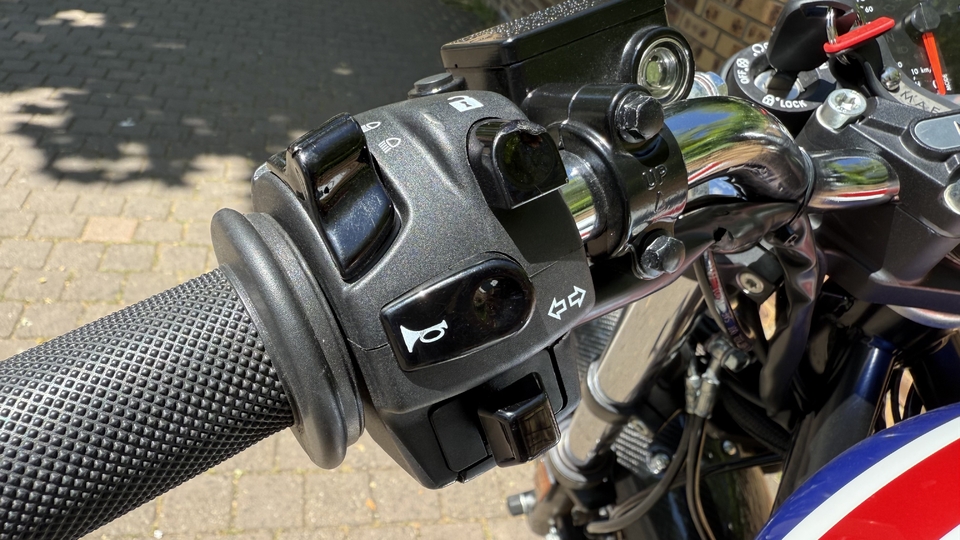 Maeving RM1S, une moto électrique facile et pleine de style