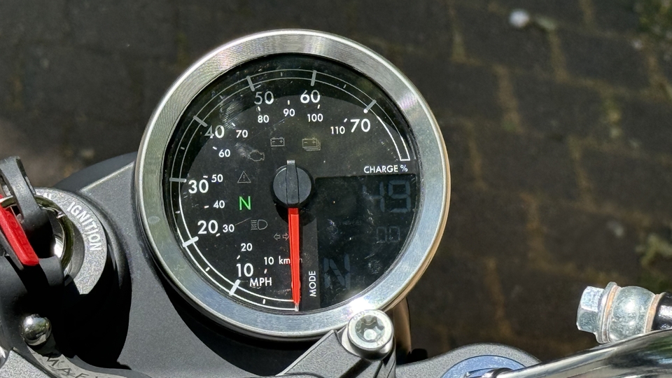 Maeving RM1S, une moto électrique facile et pleine de style