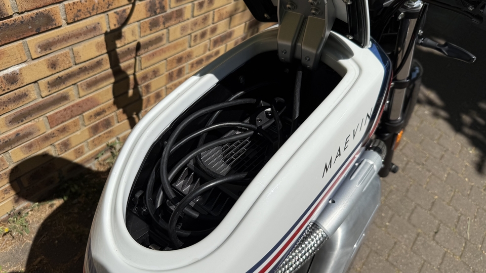 Maeving RM1S, une moto électrique facile et pleine de style