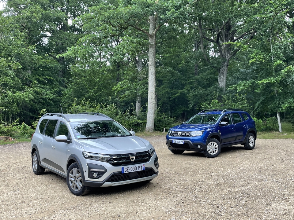 Comparatif vidéo - Dacia Jogger vs Dacia Duster : quelle Dacia pour la ...