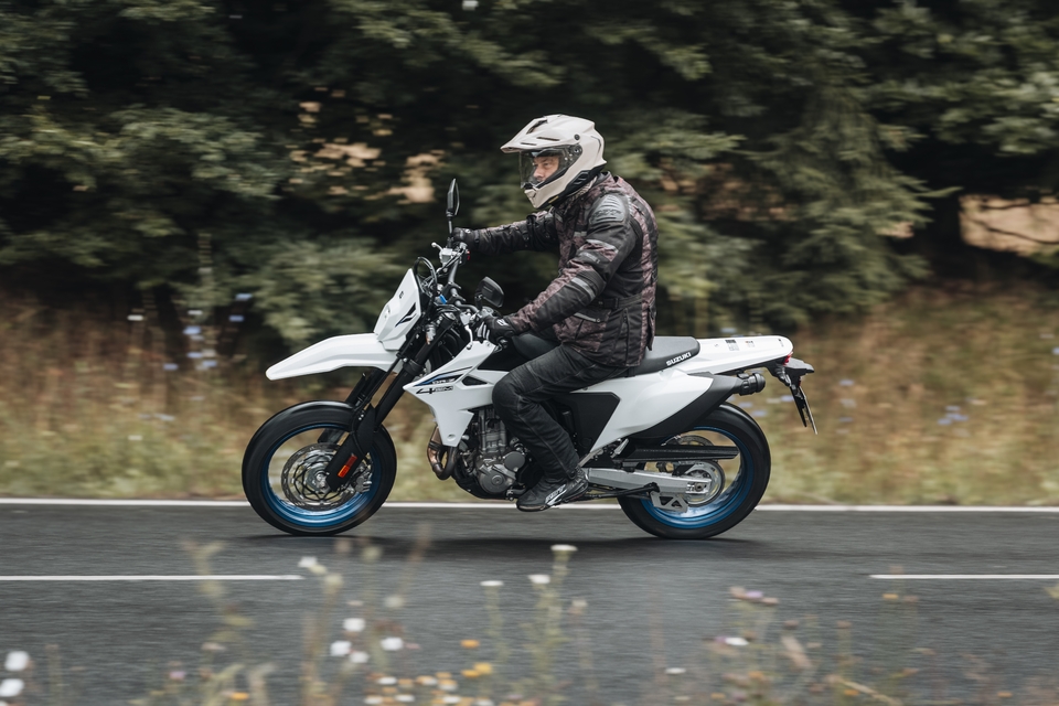 Suzuki DRZ-4SM : de la glisse, pour tous