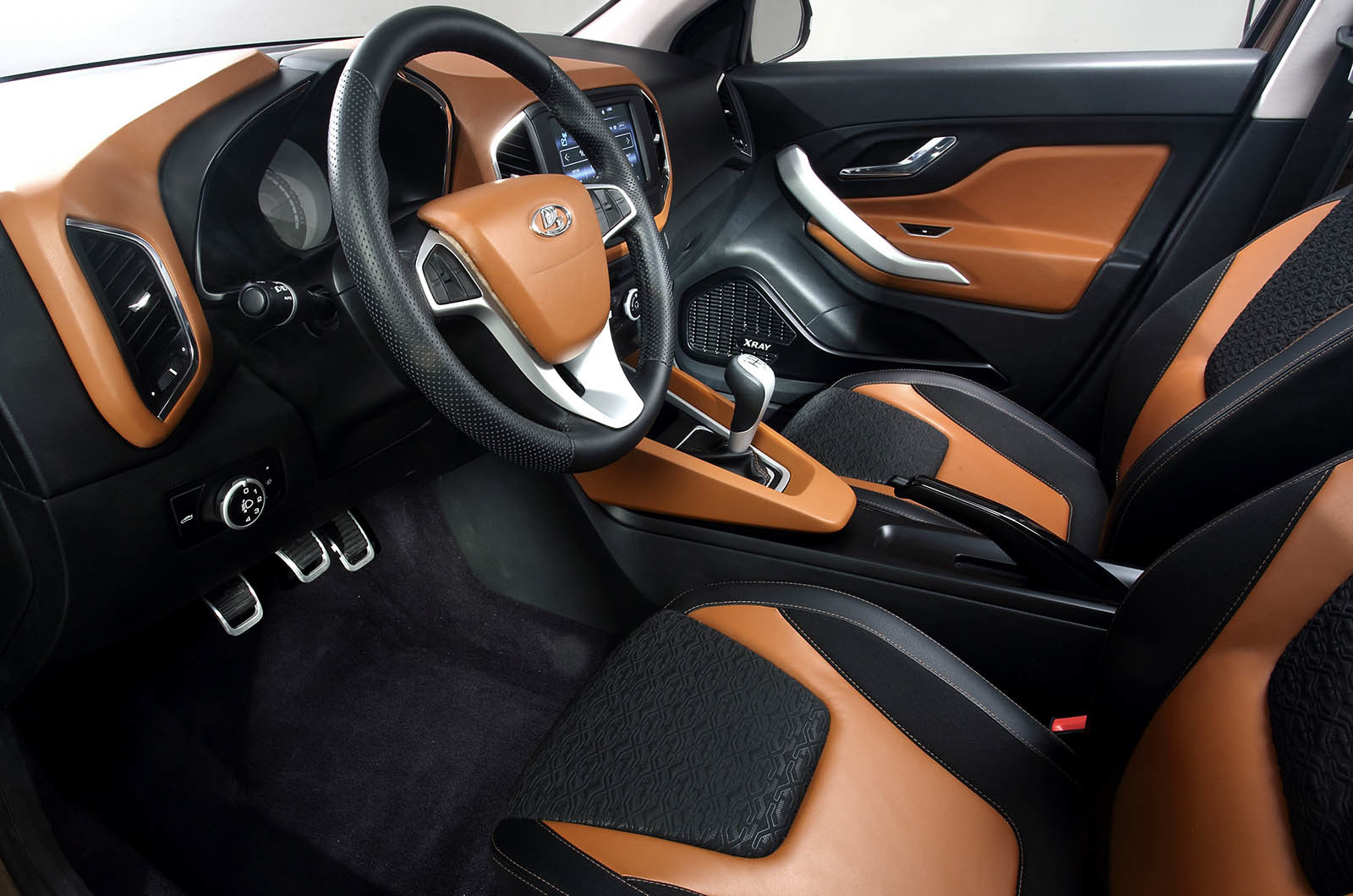 Le concept Lada Xray "2" en mouvement et en vidéo