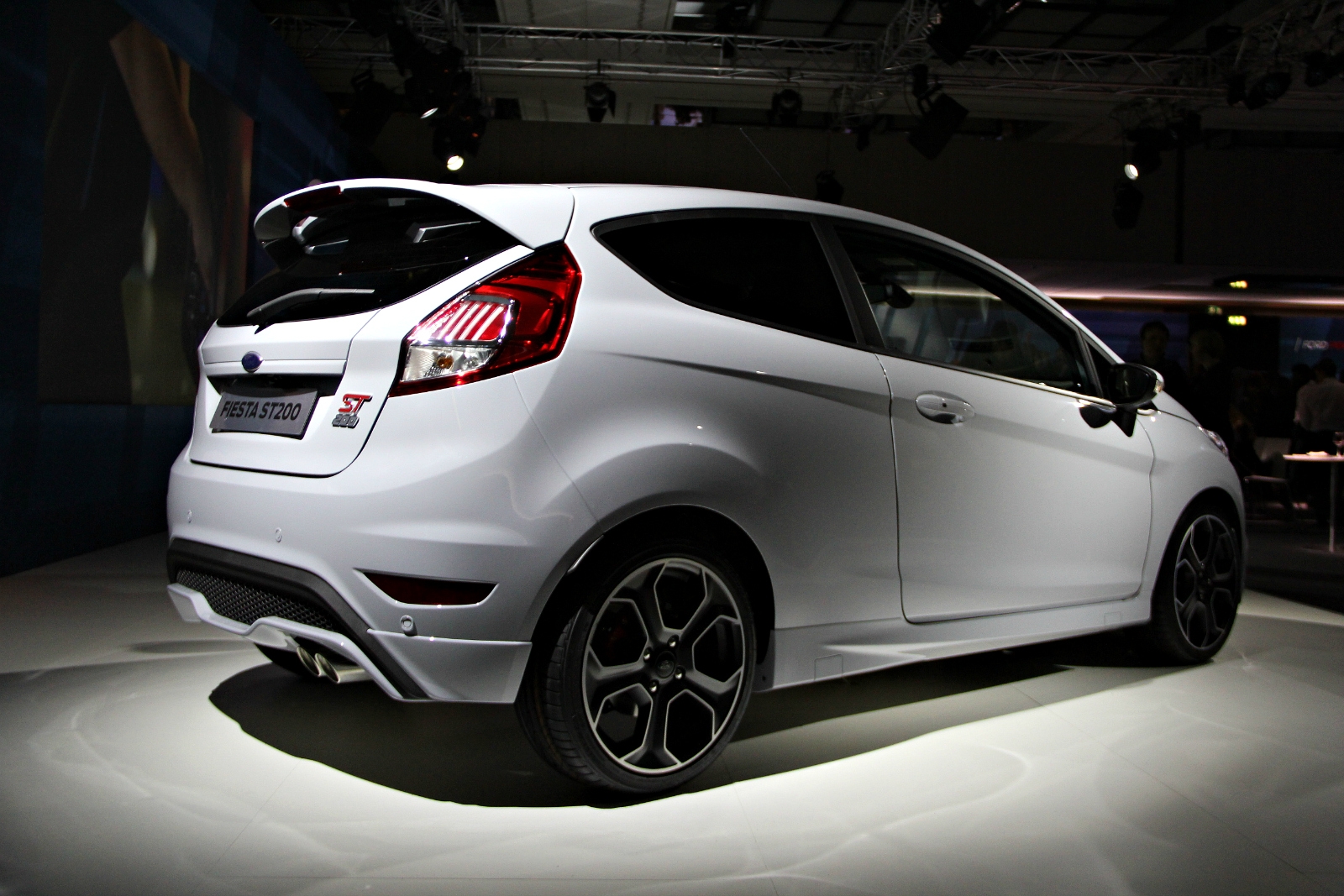 Vidéo - Ford Fiesta ST200 : l'anti GTI ? - En avant première du Salon ...