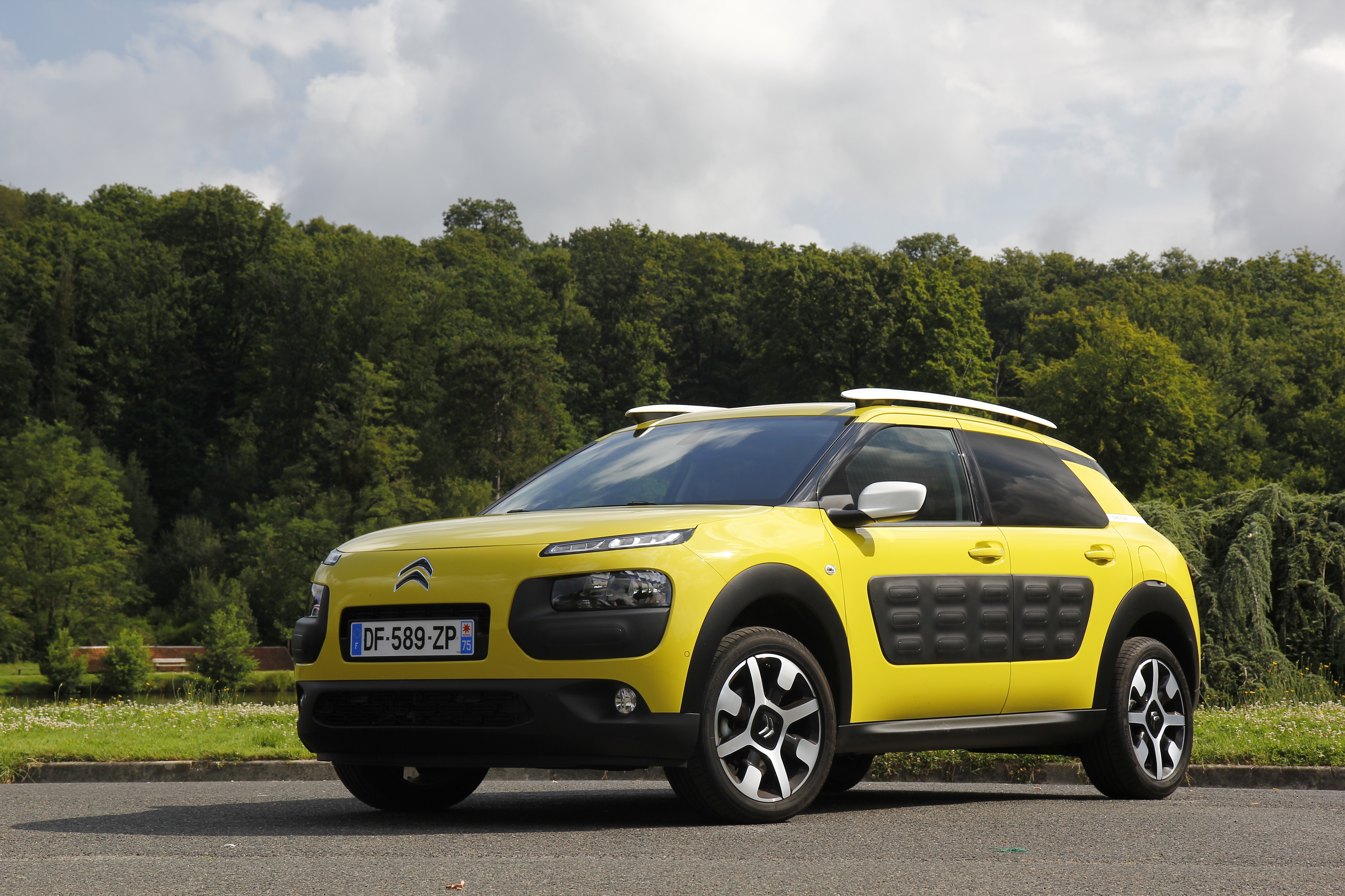 Comparatif vidéo - Citroën C4 Cactus vs Dacia Duster : l'essentiel, c ...