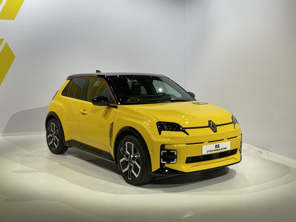 Renault 5 : découvrez tous les détails de la star de l'année - Vidéo en ...
