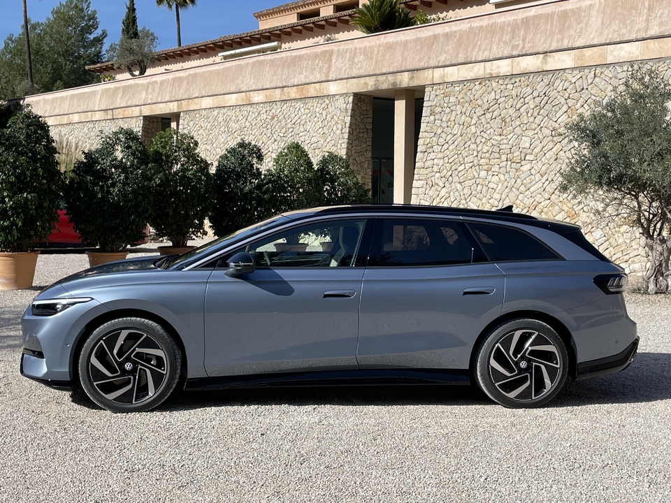 Présentation vidéo - Volkswagen ID.7 Tourer (2024) : la BMW i5 du peuple