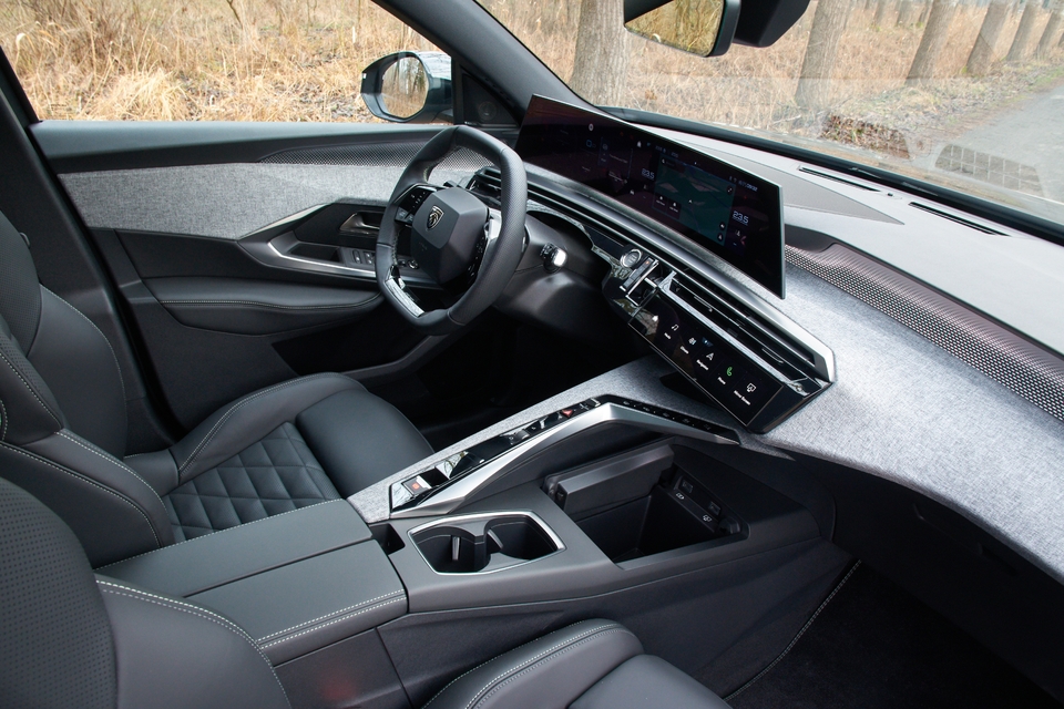 Essai exclusif - Peugeot 3008 hybrid 136 ch (2024) : la version la plus ...