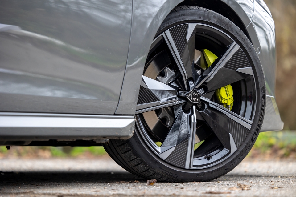 Comparatif vidéo : Peugeot 508 PSE vs DS 9 E-Tense 360 ch 4x4 : deux ...