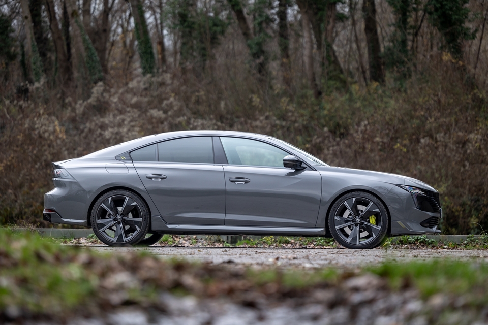 Comparatif vidéo : Peugeot 508 PSE vs DS 9 E-Tense 360 ch 4x4 : deux ...