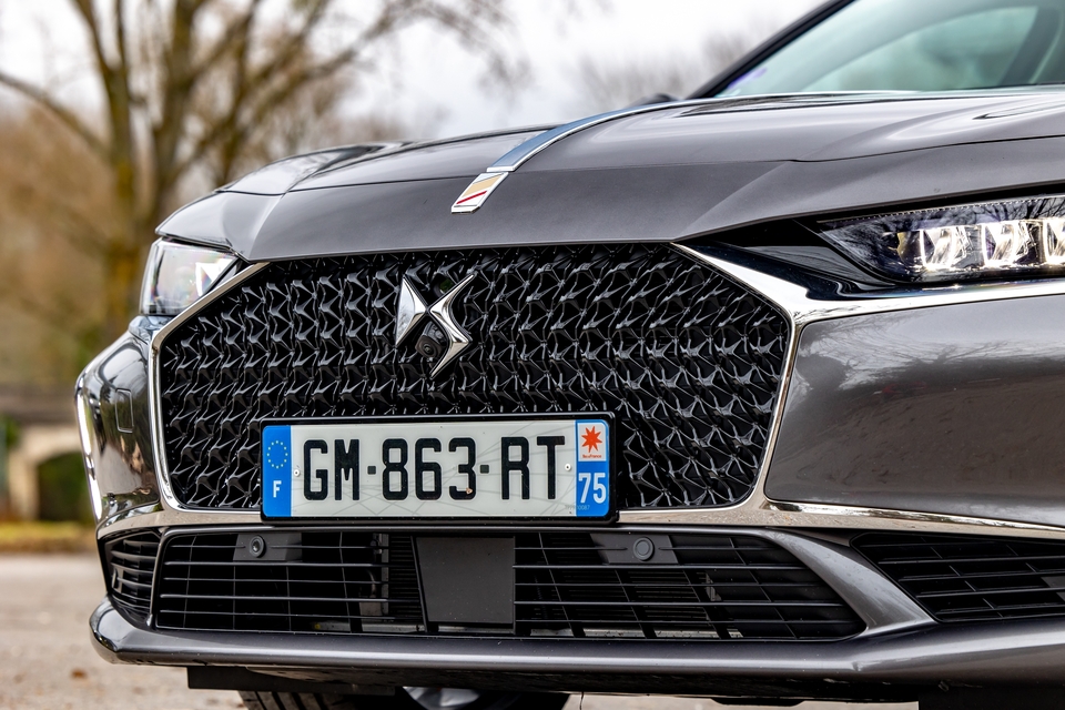 Comparatif vidéo : Peugeot 508 PSE vs DS 9 E-Tense 360 ch 4x4 : deux ...