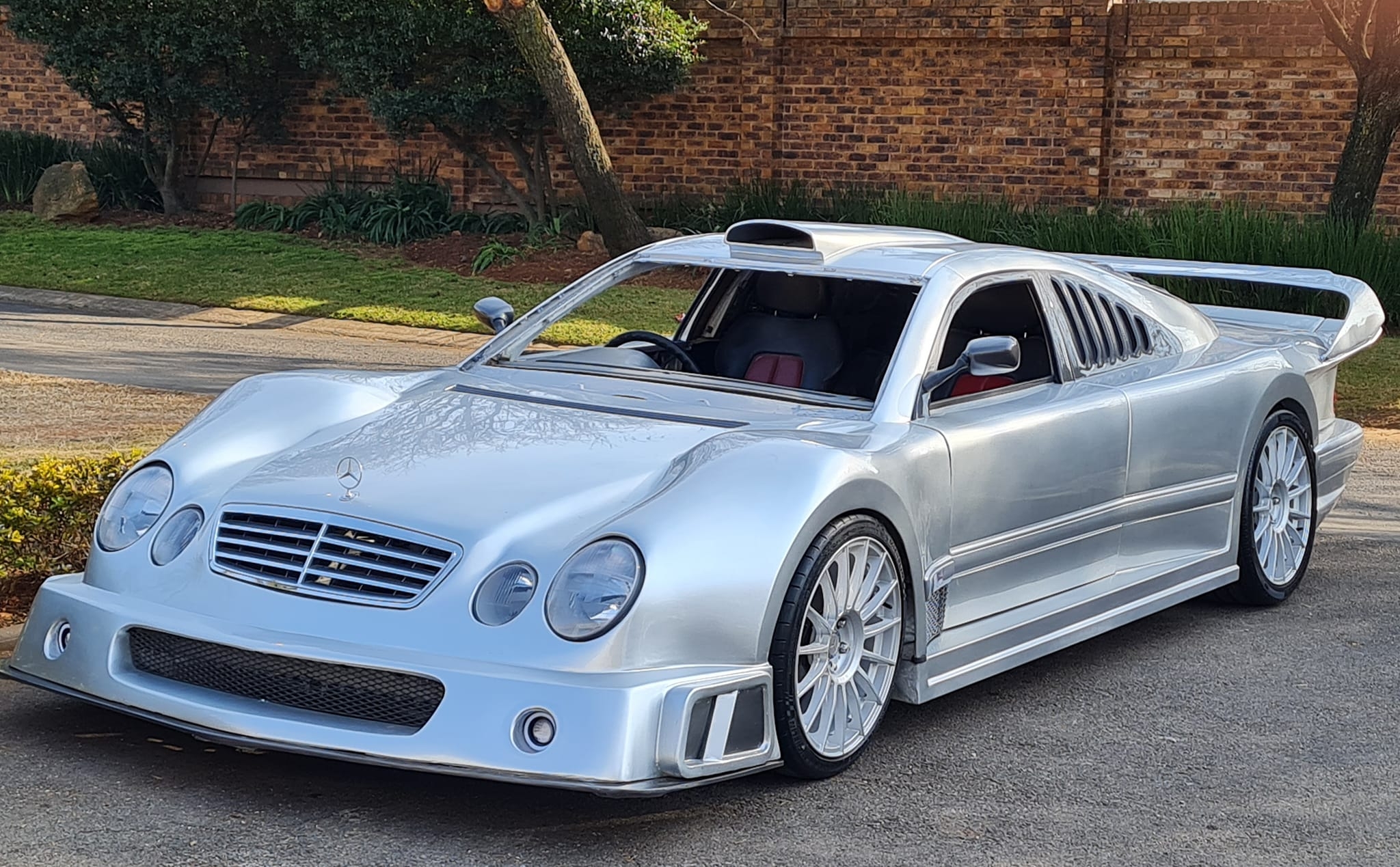 Il construit une CLK GTR dans son garage