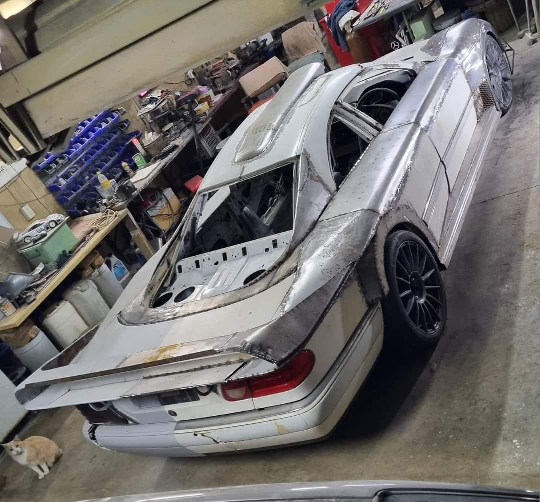 Il construit une CLK GTR dans son garage