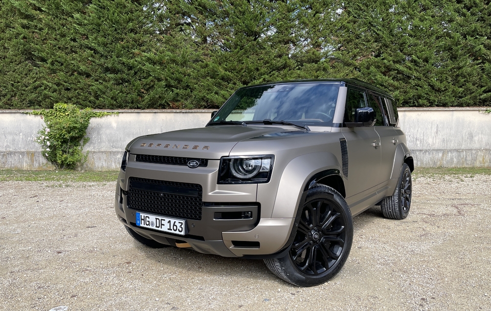 Le Land Rover Defender Octa s’affiche à un prix colossal mais il est ...
