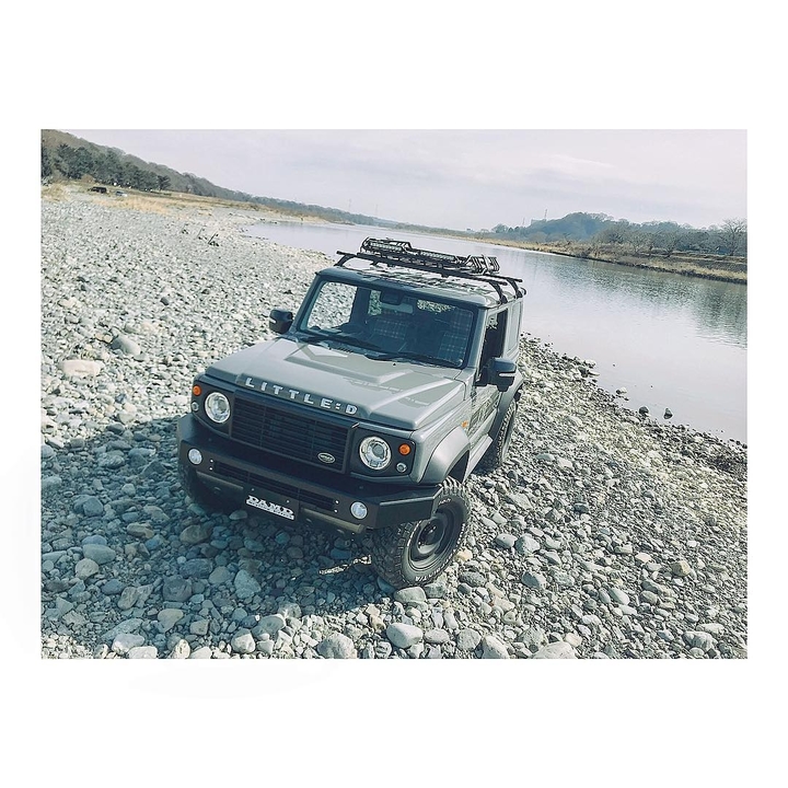 Le Suzuki Jimny déguisé en Land Rover Defender