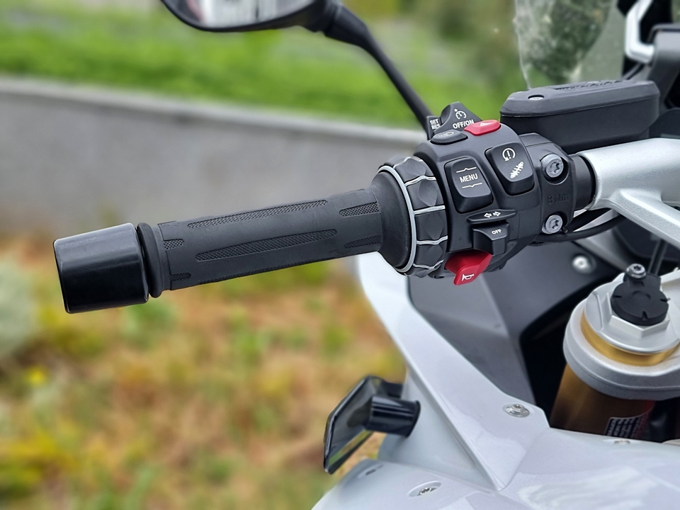 Comparatif - Honda NT1100 Vs BMW R1250 : du sport dans le touring