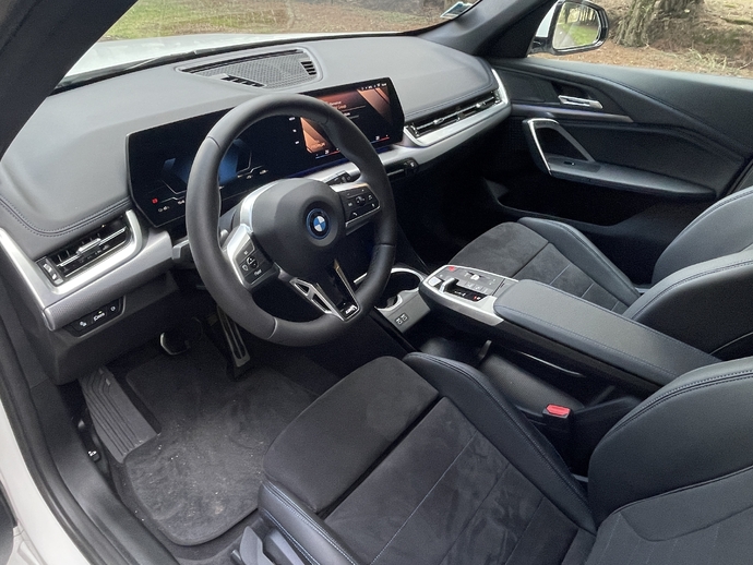 BMW iX1 eDrive 20 (2024) - Equipement : toutes les finitions éligibles ...