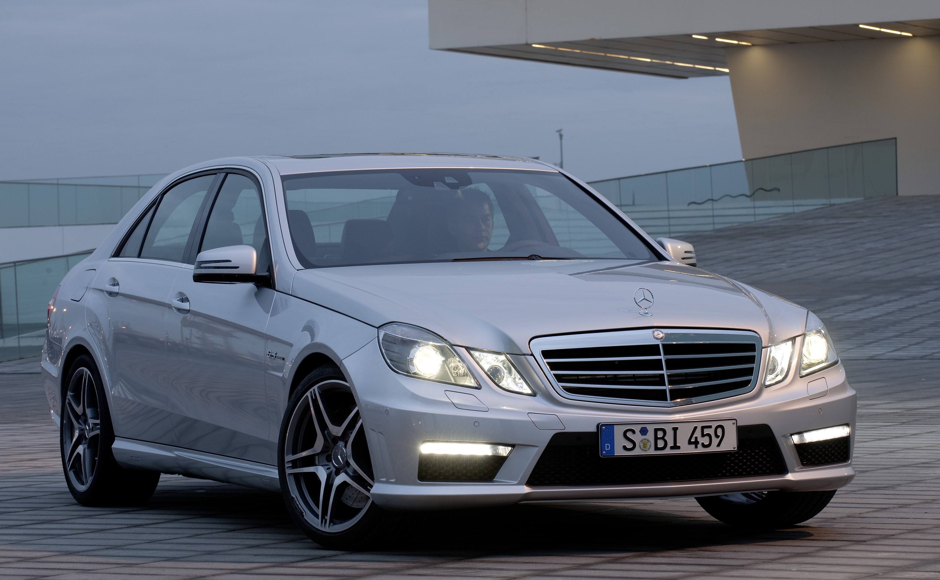 Mercedes-Benz E63 AMG W212 (2009 – 2011), la dernière avec le V8 ...