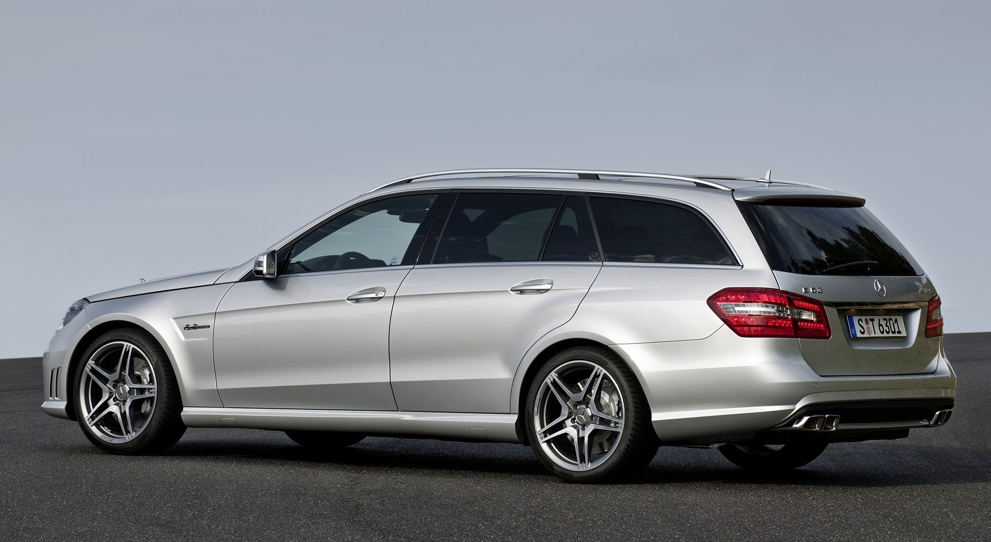 Mercedes-Benz E63 AMG W212 (2009 – 2011), la dernière avec le V8 ...