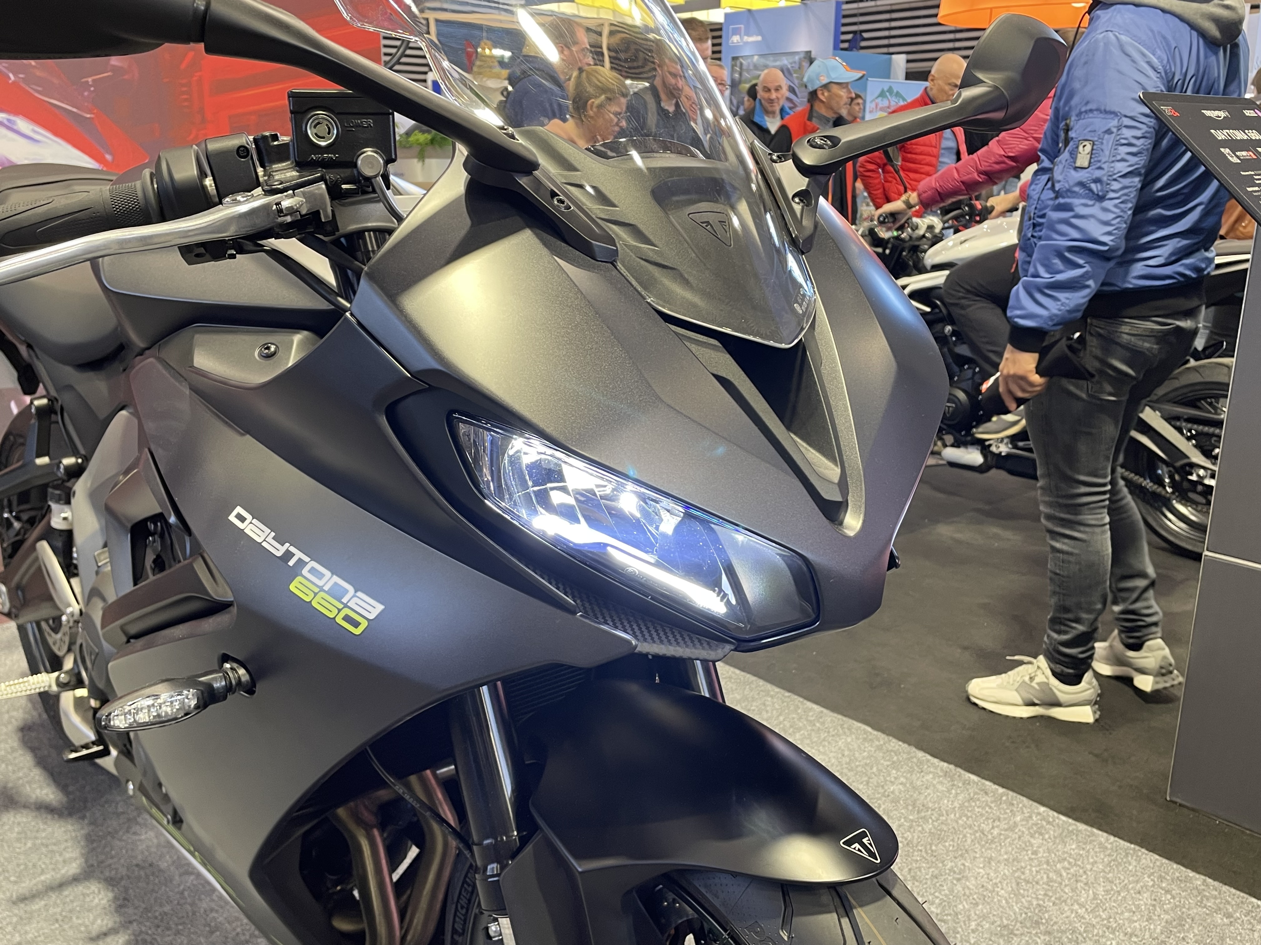 Triumph Daytona 660 - Premier bain de foule - En direct du salon de Lyon