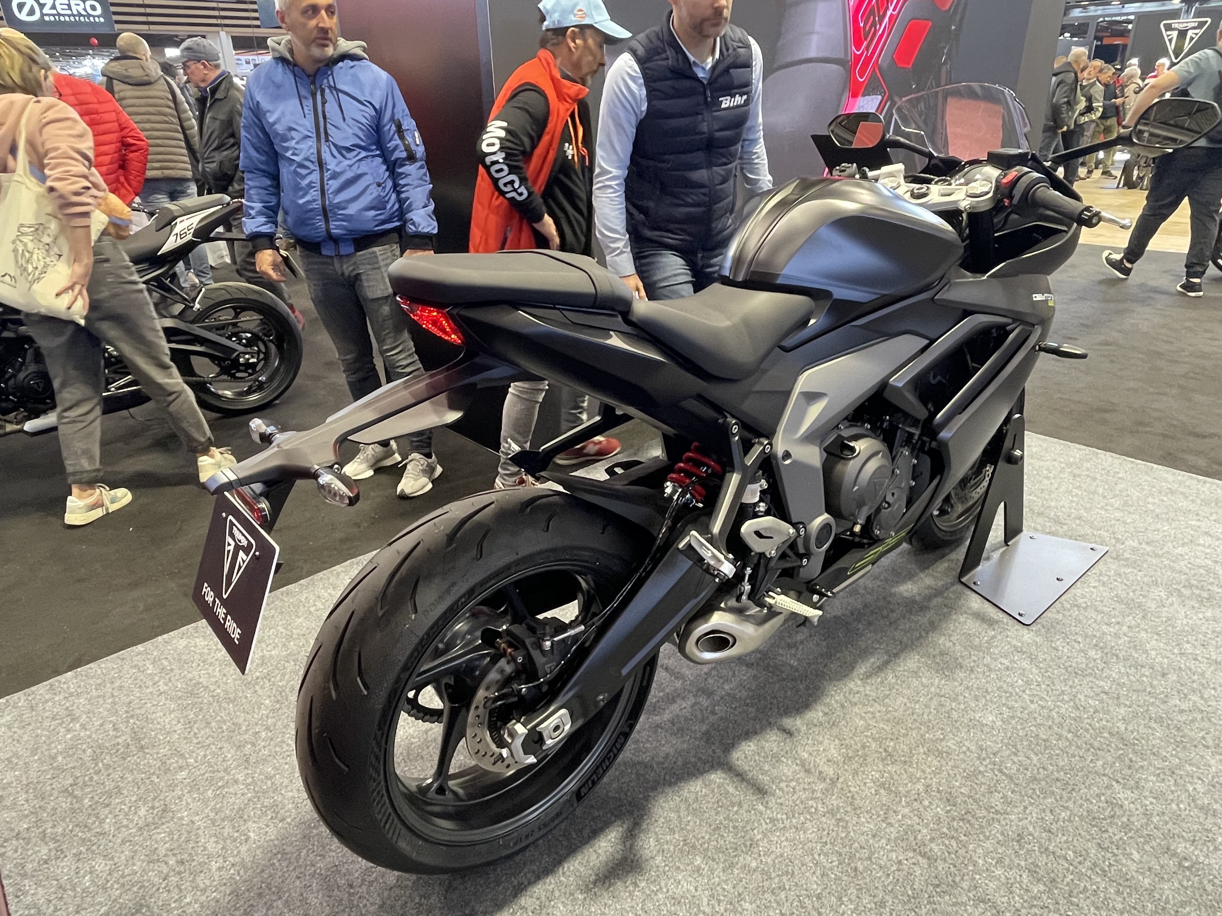 Triumph Daytona 660 - Premier bain de foule - En direct du salon de Lyon
